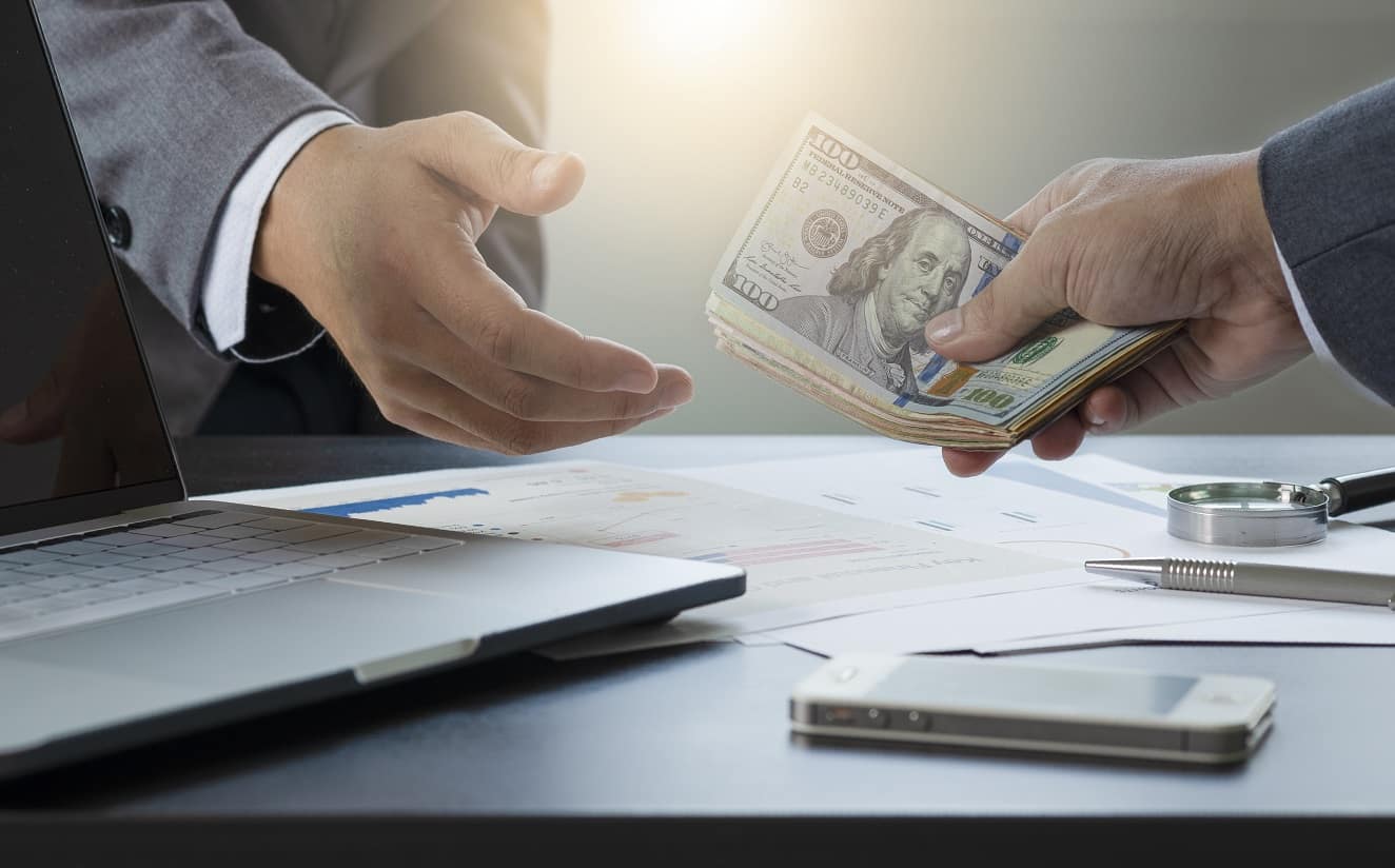 שליחת כסף לחו"ל בזול: איך לשלוח כסף לחו"ל ולא להעקץ בעמלה? | מייליסט